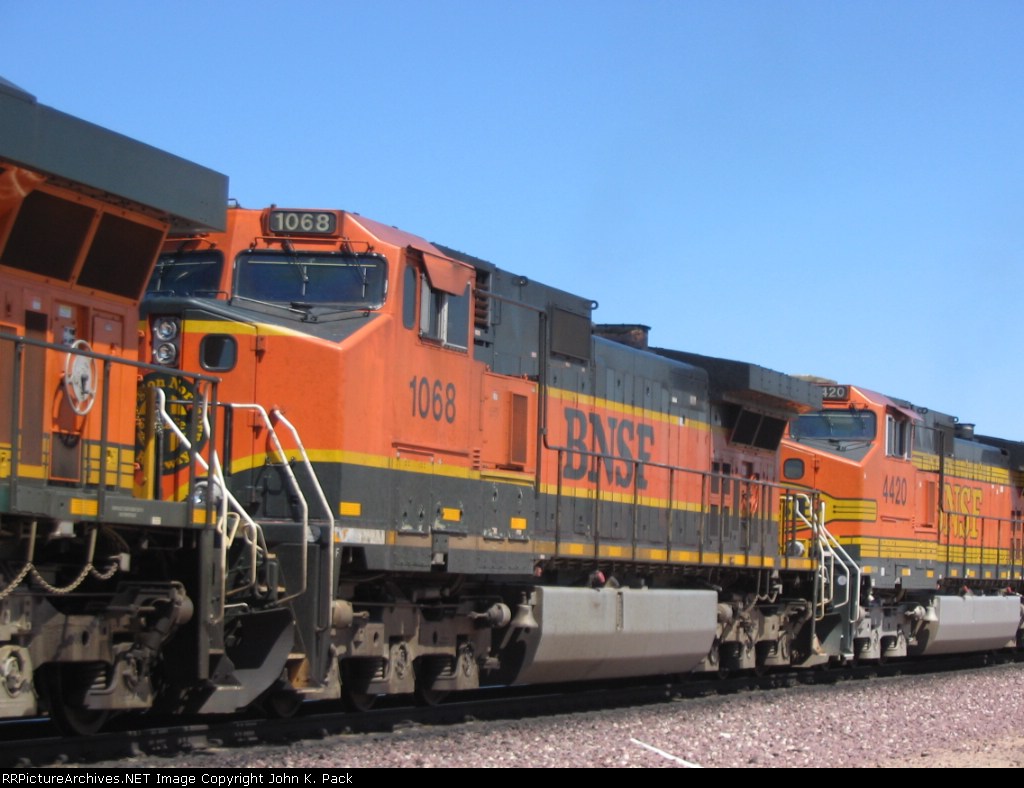 BNSF 1068